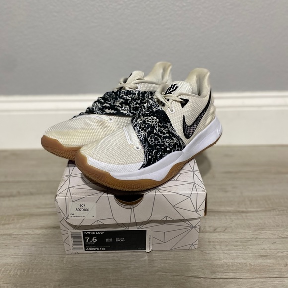 Nike | Shoes | Nike Kyrie Low White Black Gum Size 75 | Poshmark